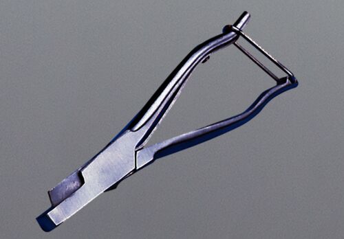 Ideal Small V-Typee Ear Notcher